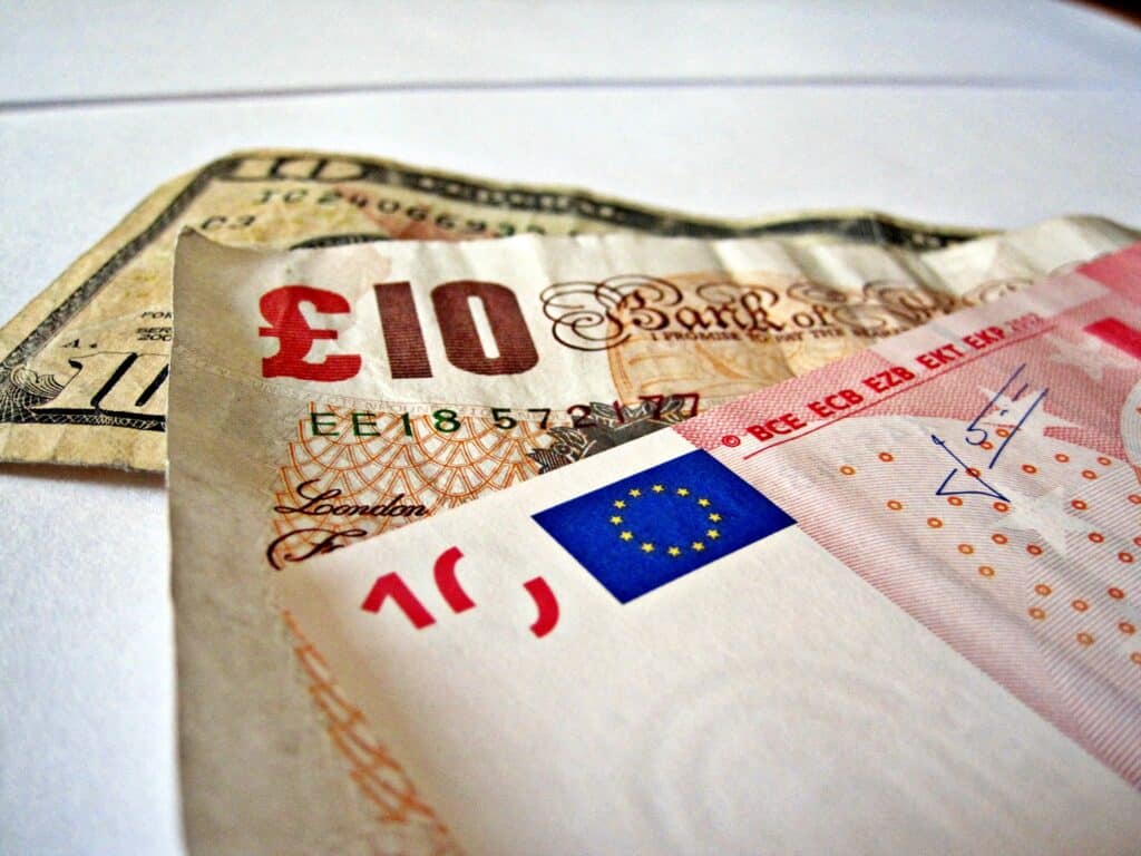 Où changer des euros en livres sterling à Londres