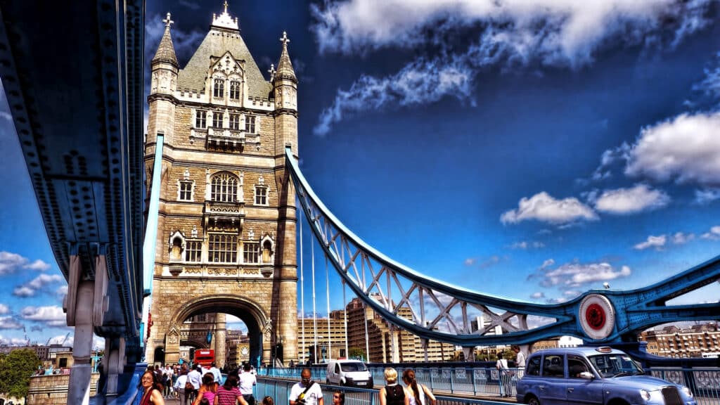 Tower bridge : un pont emblématique de Londres